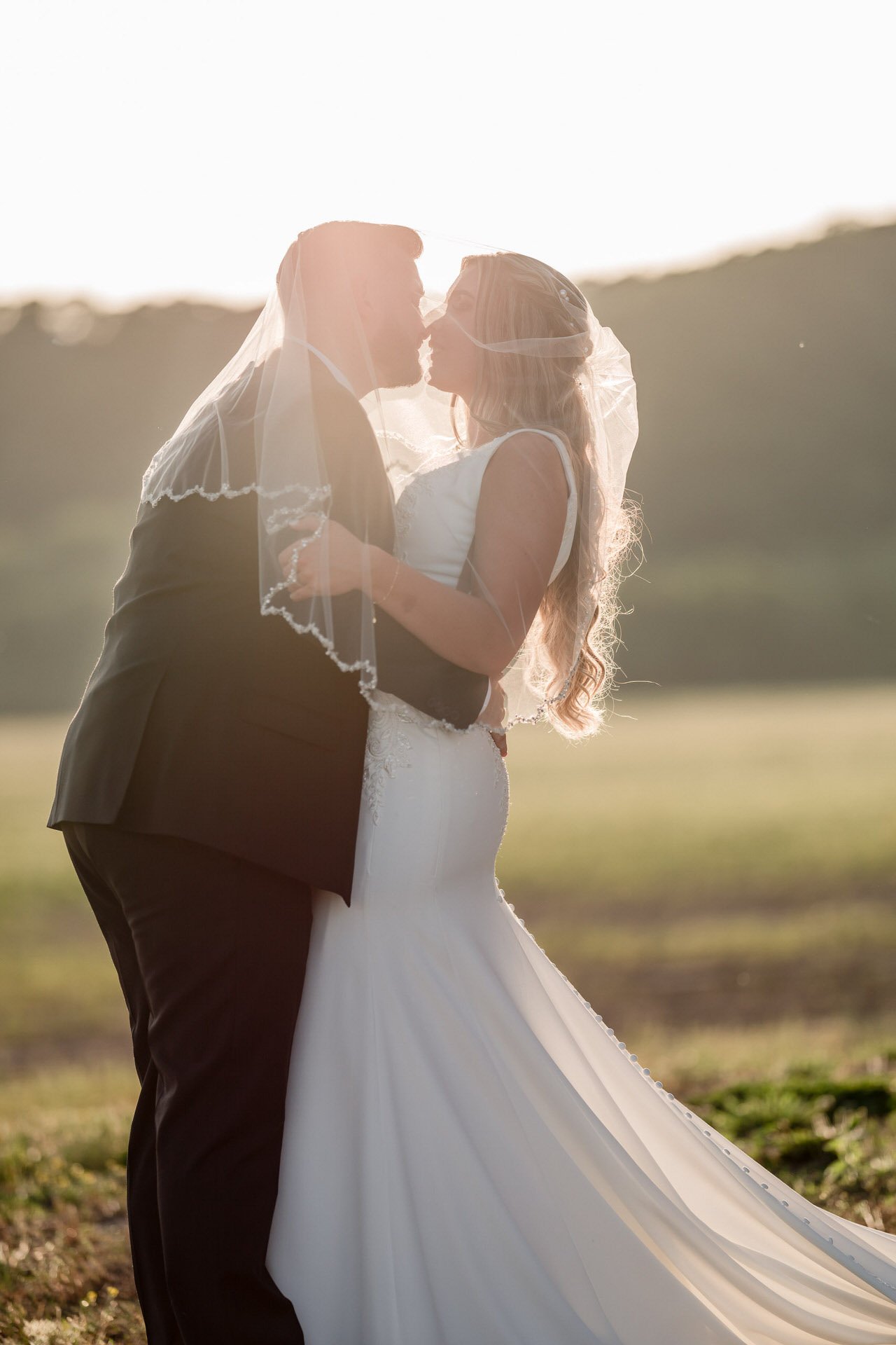 Engagement Outfit Inspiration: Tips for Styling and Shooting Memorable ...